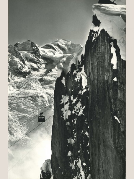 Alpes : le téléphérique du Brévent par Pierre Tairraz - Photo Memory