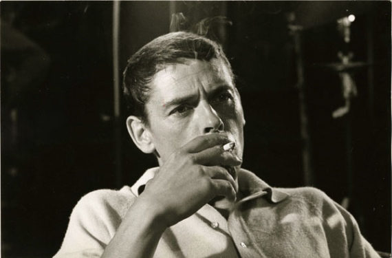 Jacques Brel et sa fidèle cigarette, portrait vintage - Photo Memory