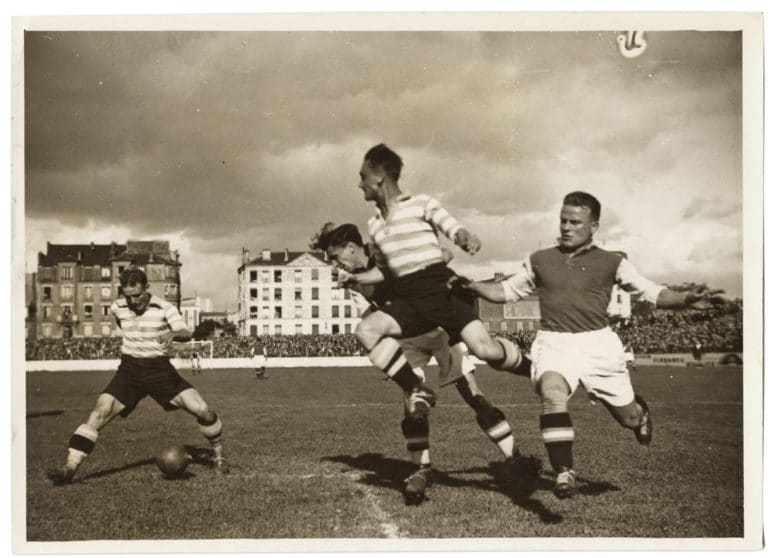 Football : match Red Star vs. Racing Club de Paris, 1935 - Photo Memory